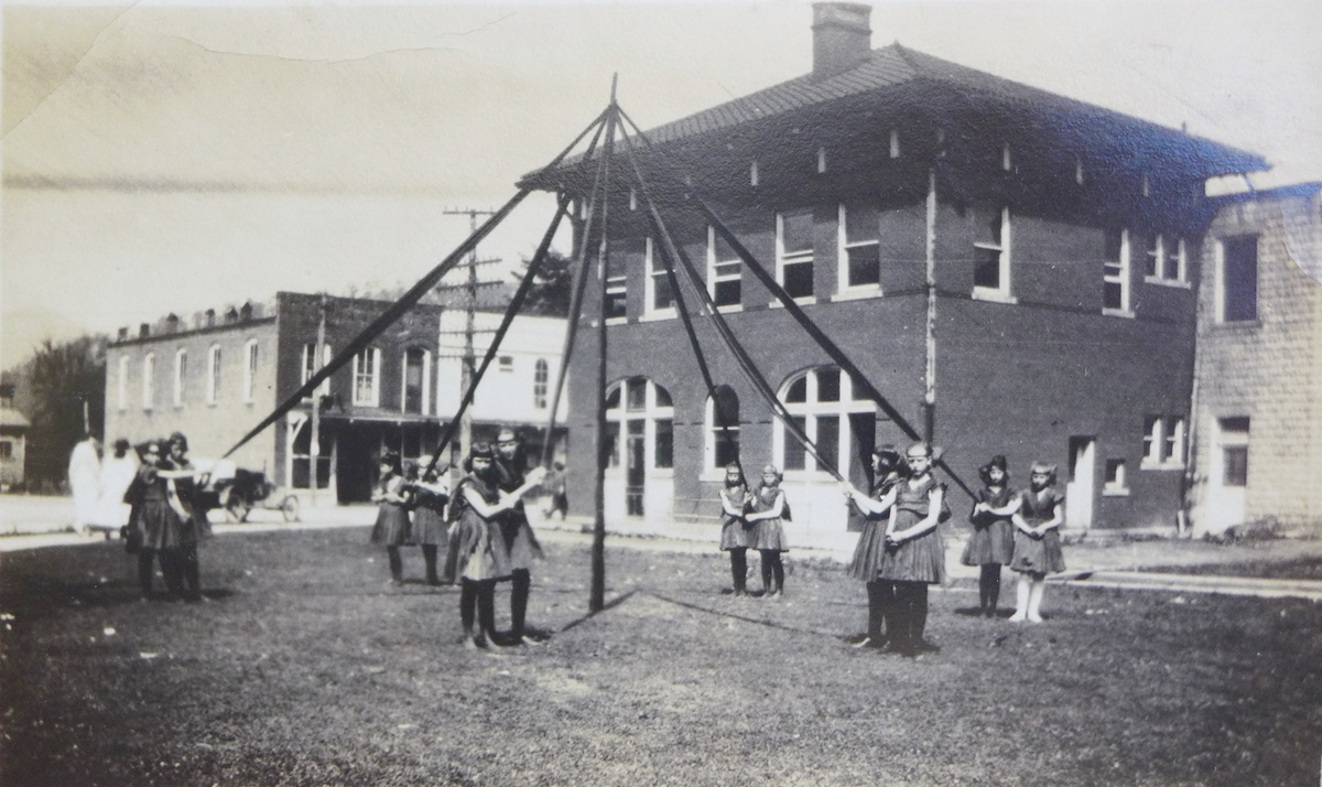 Maypole Dance | Blind Pig and The Acorn